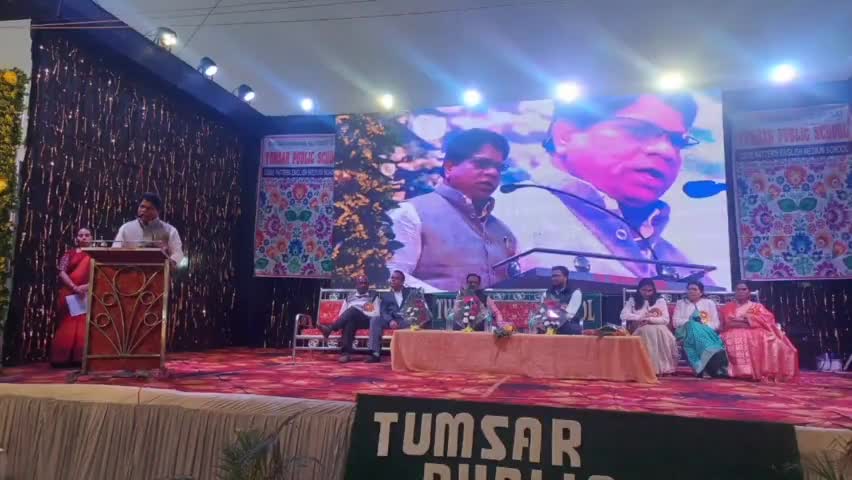तुमसर: शहरातली पब्लिक स्कूल येथे माजी नगराध्यक्ष प्रदीप पडोळे यांच्या ...